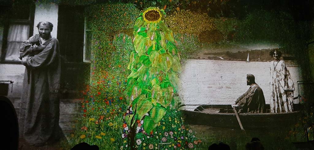 Golden Boy Gustav Klimt in Van Gogh Museum - Wilma Takes a Break