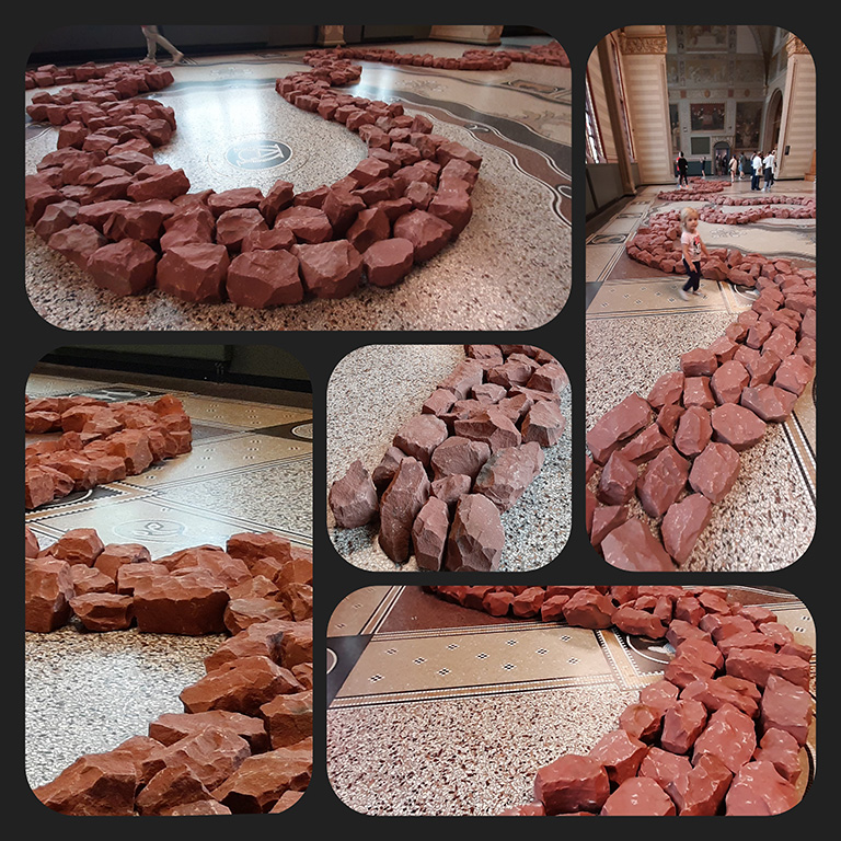 Richard Long in tuinen van het Rijksmuseum - Wilma Takes a Break